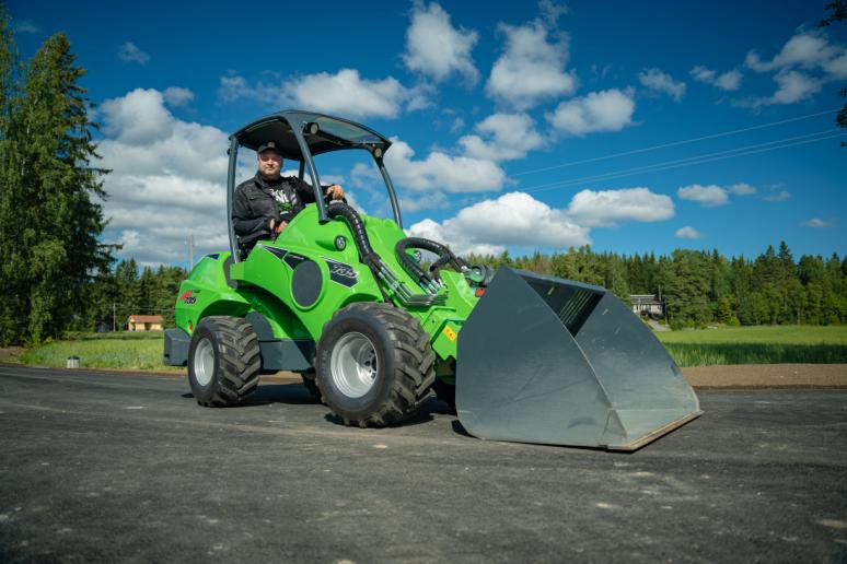 AVANT 760i | Maes Machinery